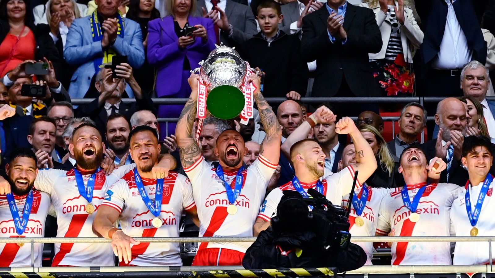 Challenge Cup Final: Last-gasp Tom Davies try clinches 8-6 victory for ...