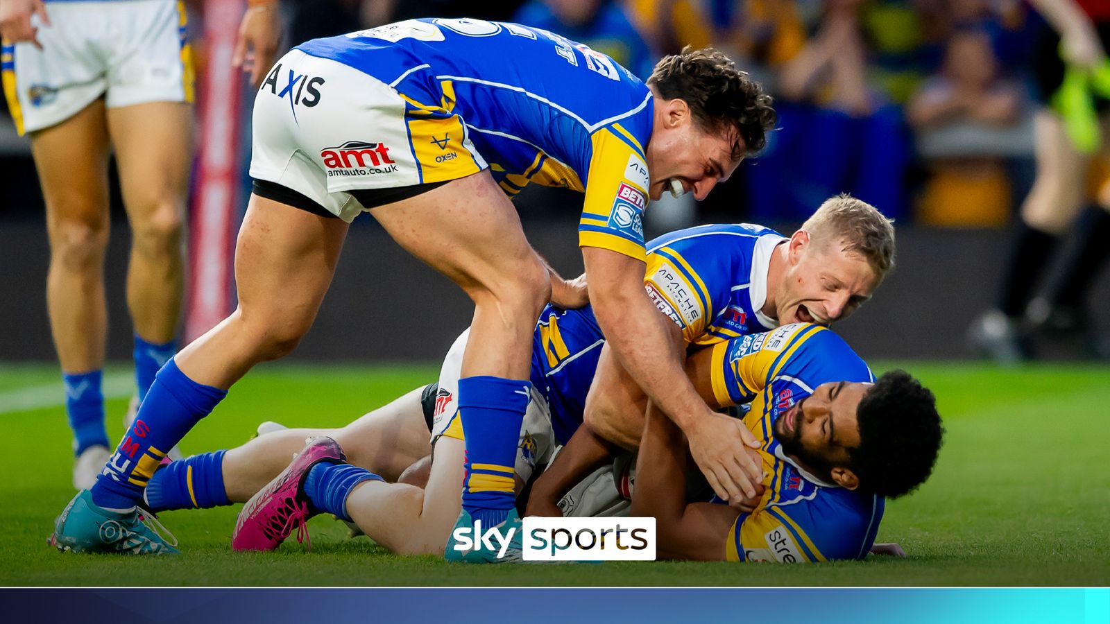 Leeds Rhinos vs Leigh Leopards | Kallum Watkins ghosts Leigh defence to ...