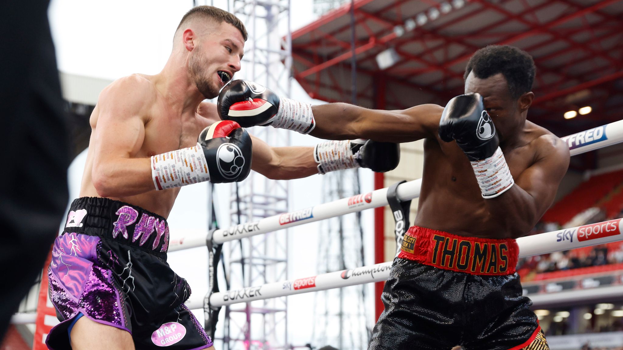 Sean Hemphill derails Mark Jeffers with upset majority decision win on ...