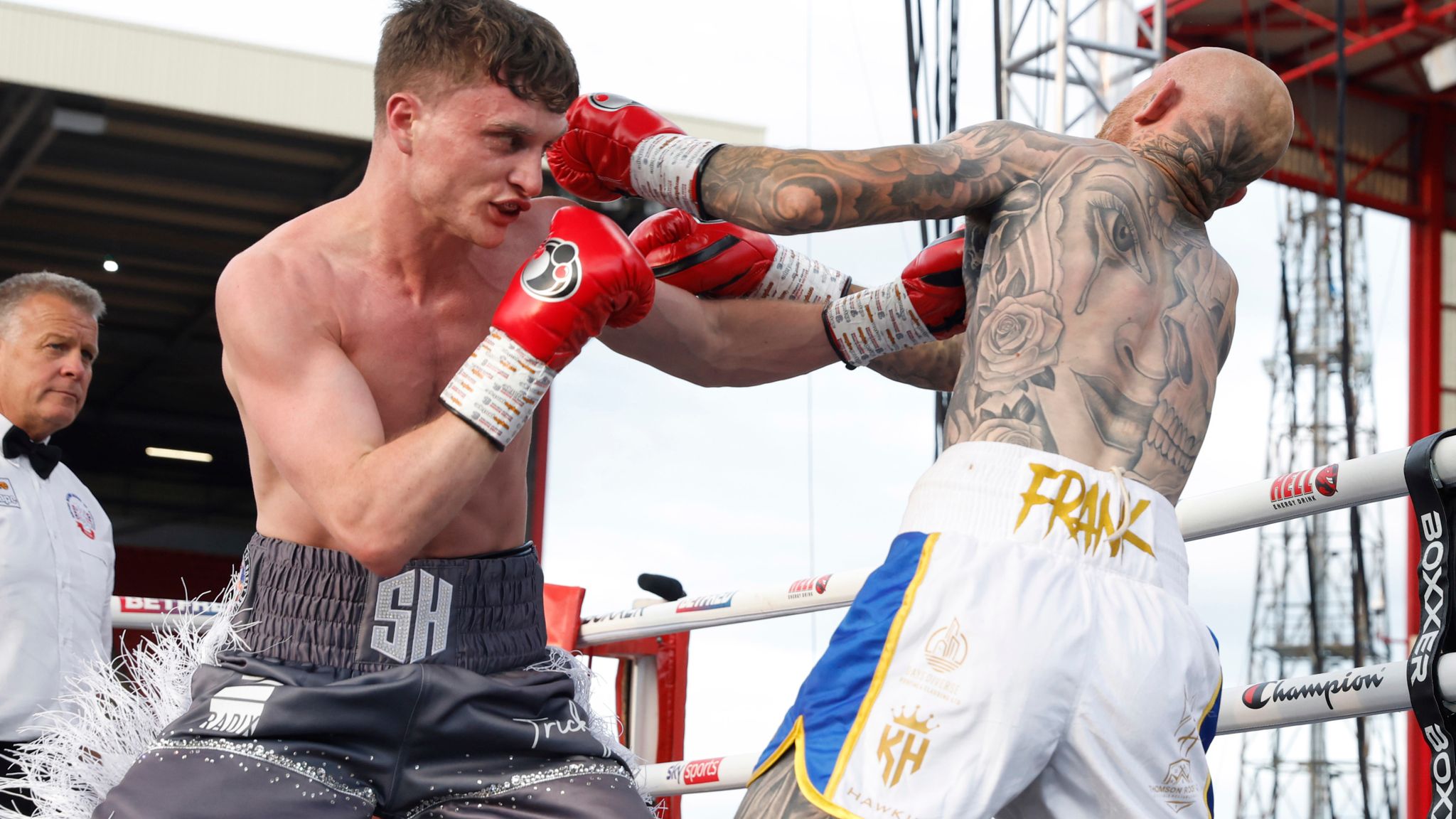 Sean Hemphill derails Mark Jeffers with upset majority decision win on Oakwell Stadium show ...