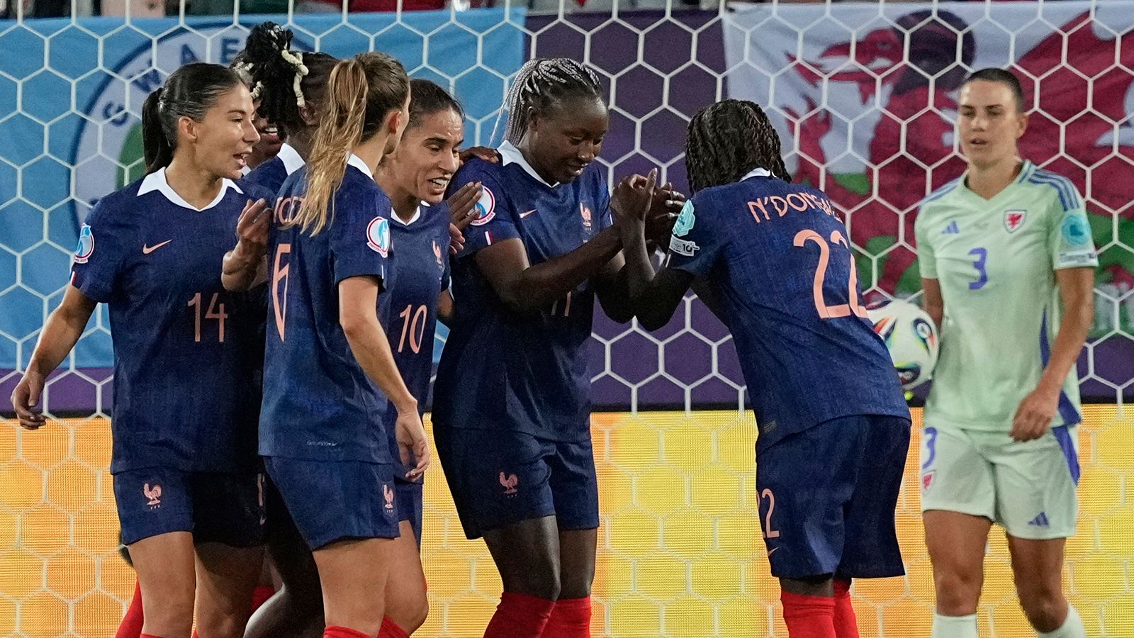 France Women 4 - 1 Wales Women - Match Report & Highlights