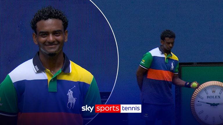 US Open: Ball kid nonchalantly catches ball ONE-HANDED at US Open ...