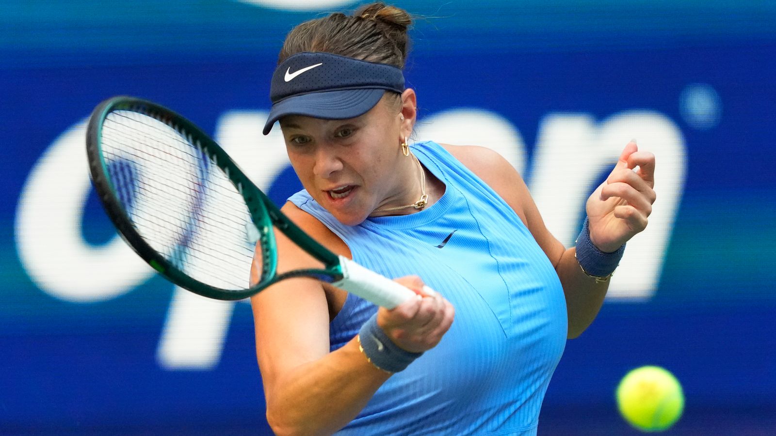 Amanda Anisimova stuns Iga Swiatek to avenge Wimbledon final ...
