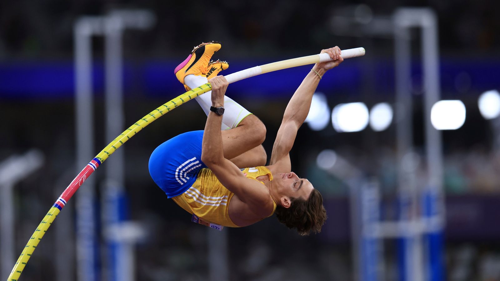 Armand Duplantis breaks pole vault record world for 14th time at World ...
