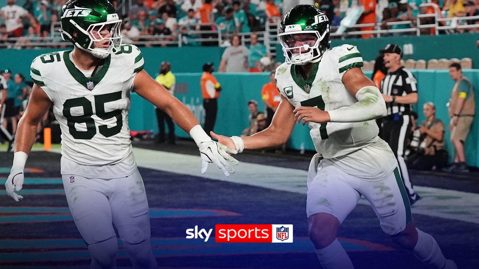 Justin Fields torches Miami Dolphins with blazing 43-Yard TD dash ...