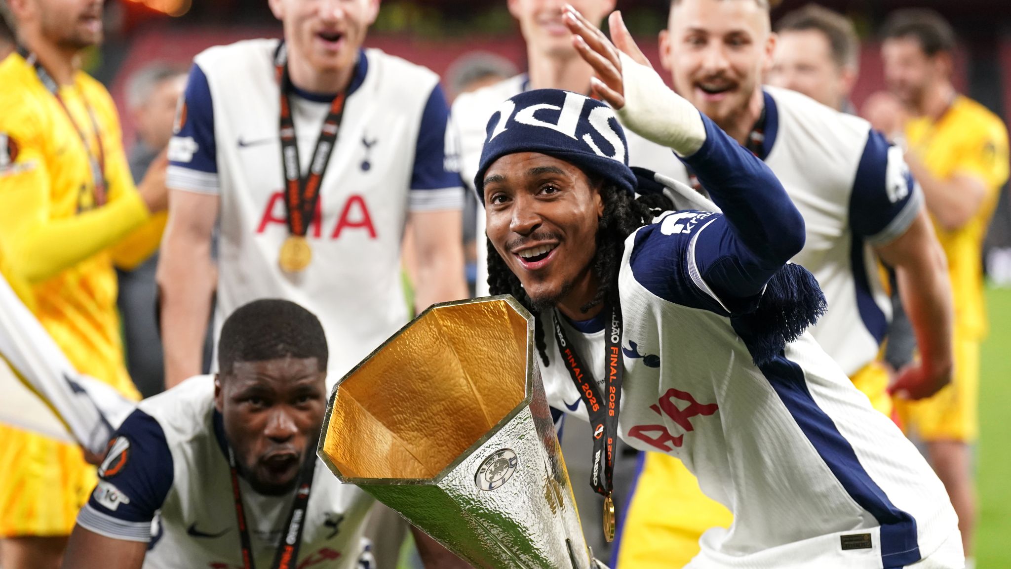 DJED SPENCE: El defensor Tottenham tiene el honor de hacer historia ...