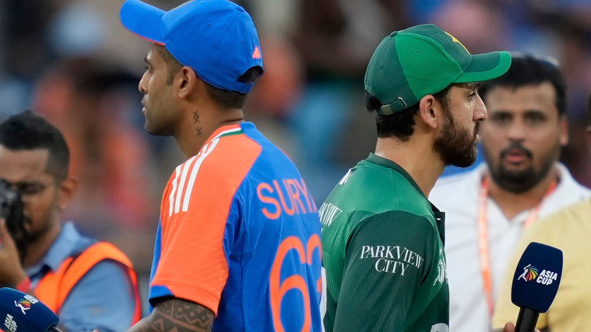 Pakistan vs India: Mike Hesson disappointed in handshake refusal at ...