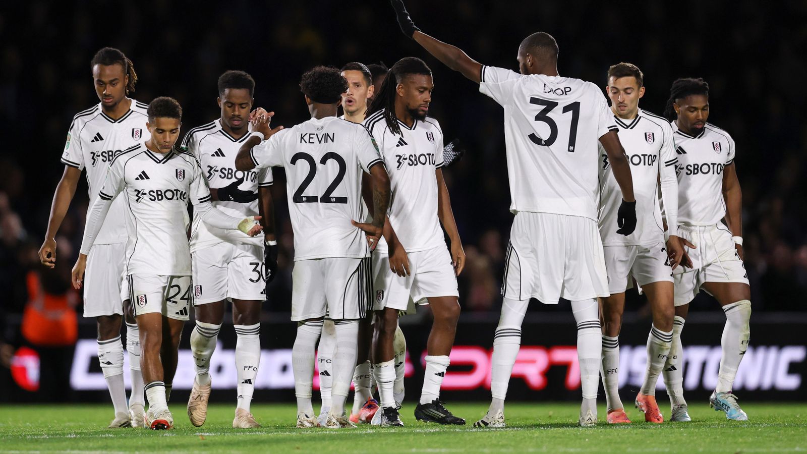 Wycombe 1-1 Fulham (4-5 on pens) highlights | Football News | Sky Sports