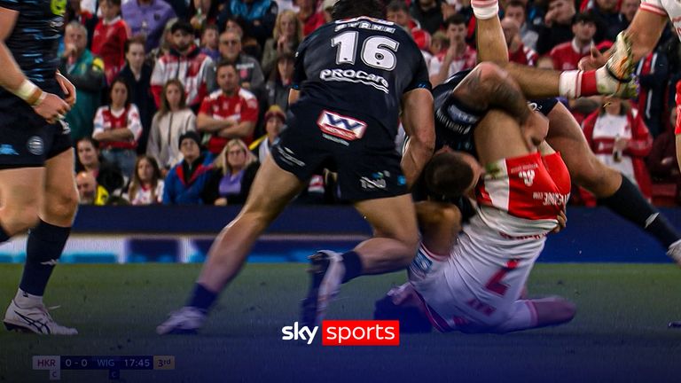 Super League Grand Final | Bad tackle incites mass brawl | Rugby League ...