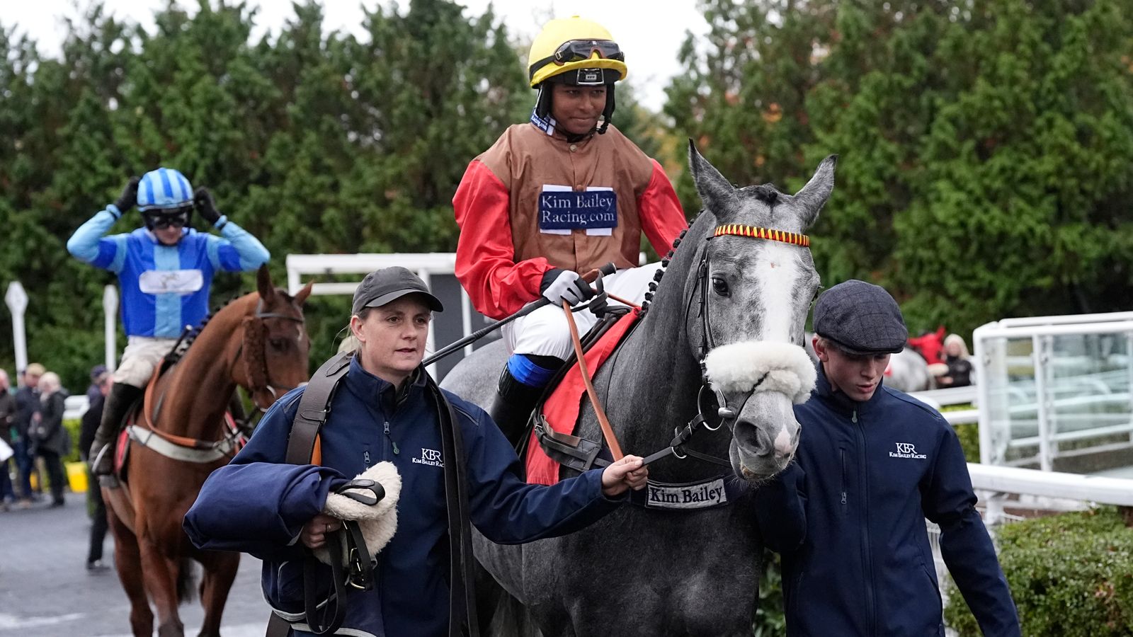 Aamilah Aswat makes history at Kempton as Britain's first black female ...