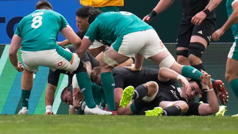 Ireland 13-26 New Zealand: All Blacks win in Chicago after ...
