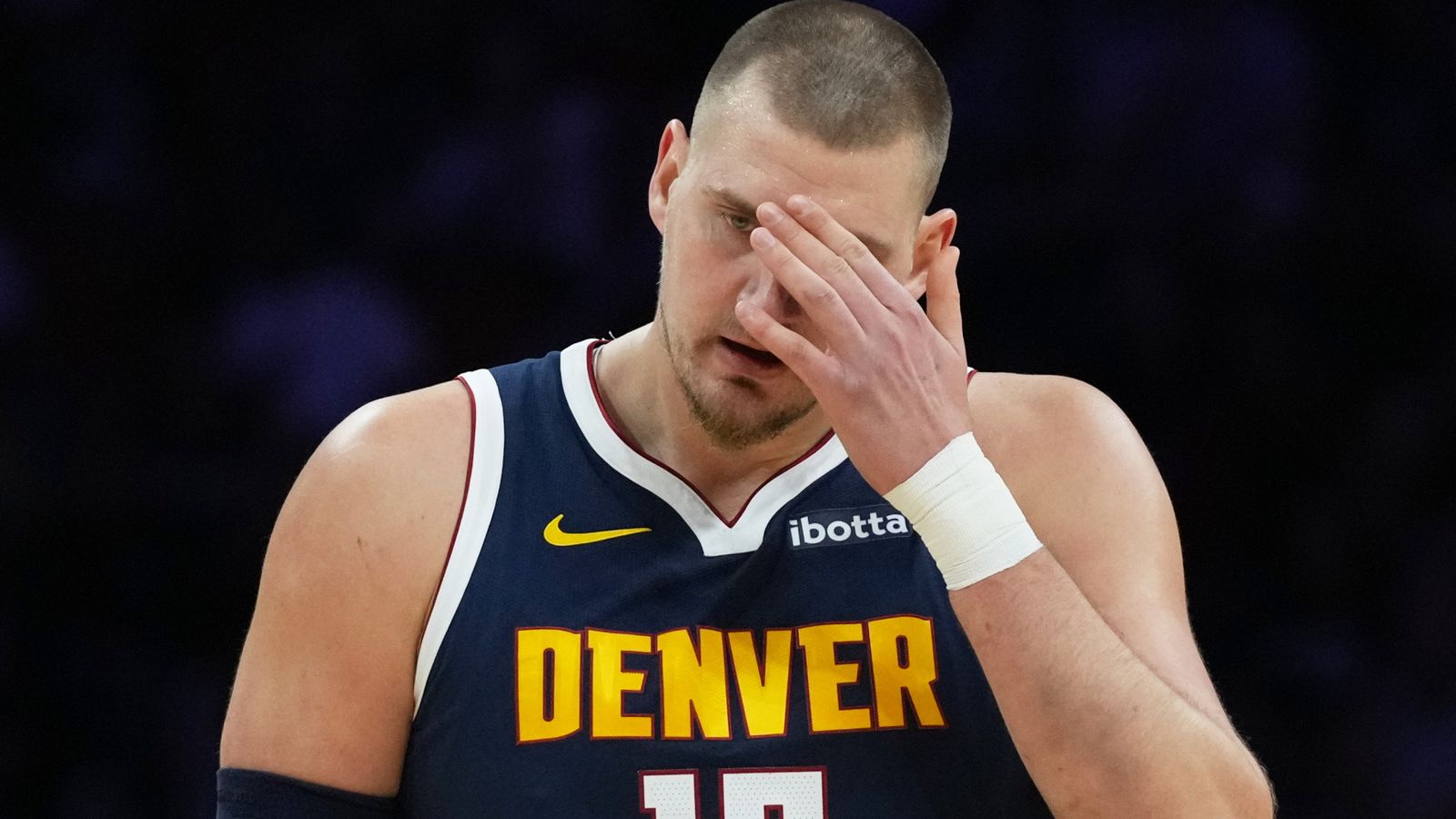Nikola Jokic injury: Denver Nuggets' three-time NBA MVP suffers knee ...