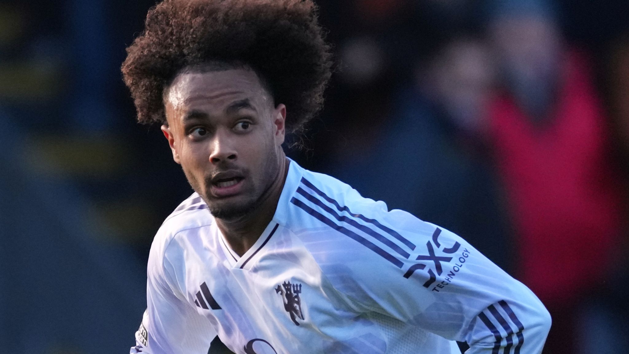 Joshua Zirkzee transfer news: Man Utd forward wants to stay at Old ...