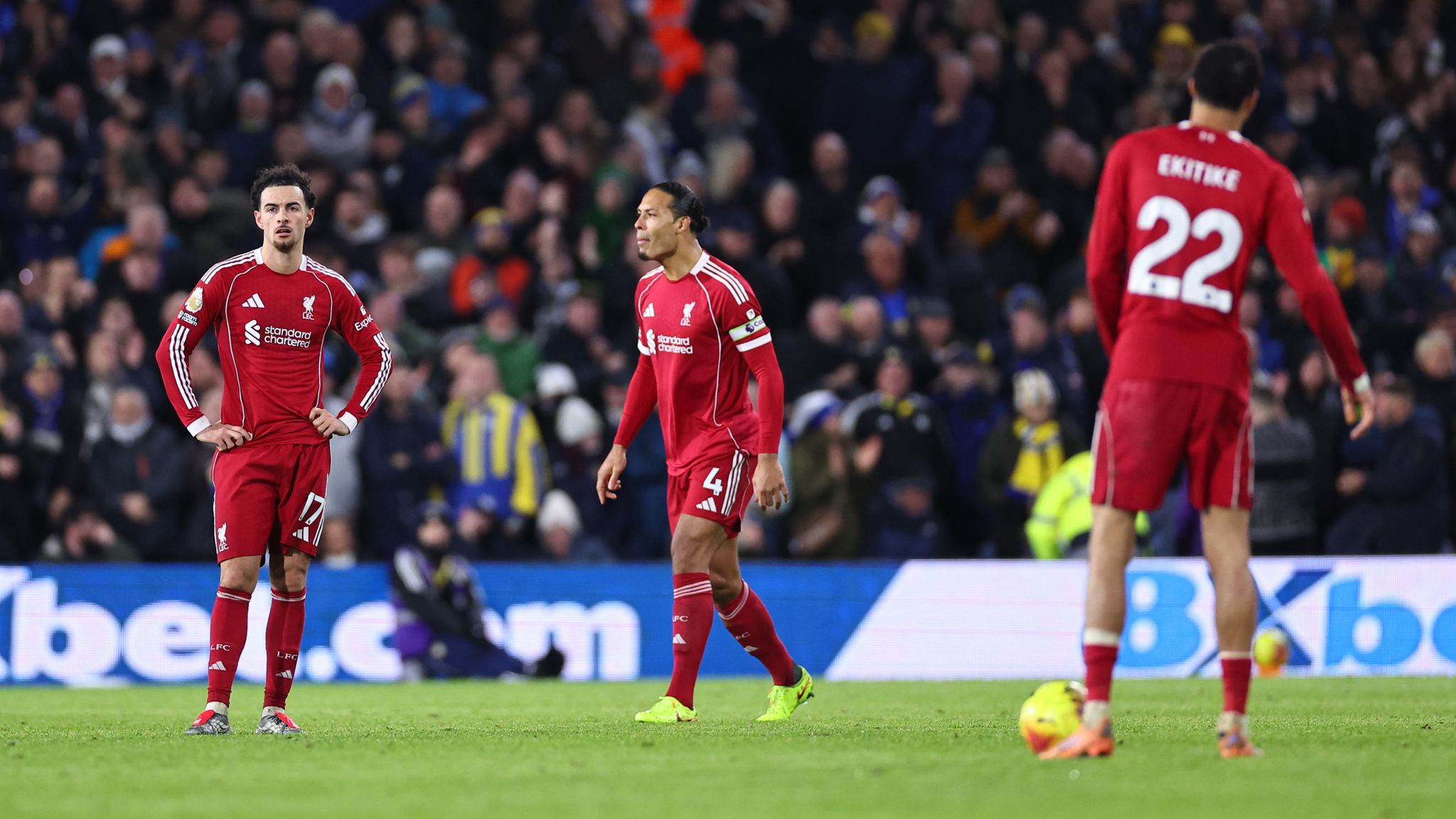 Liverpool: Gary Neville destaca la inconsistencia y los errores de los ...