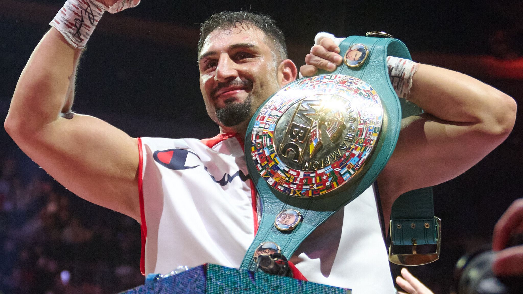 Agit Kabayel stops Damian Knyba to retain WBC interim heavyweight title ...