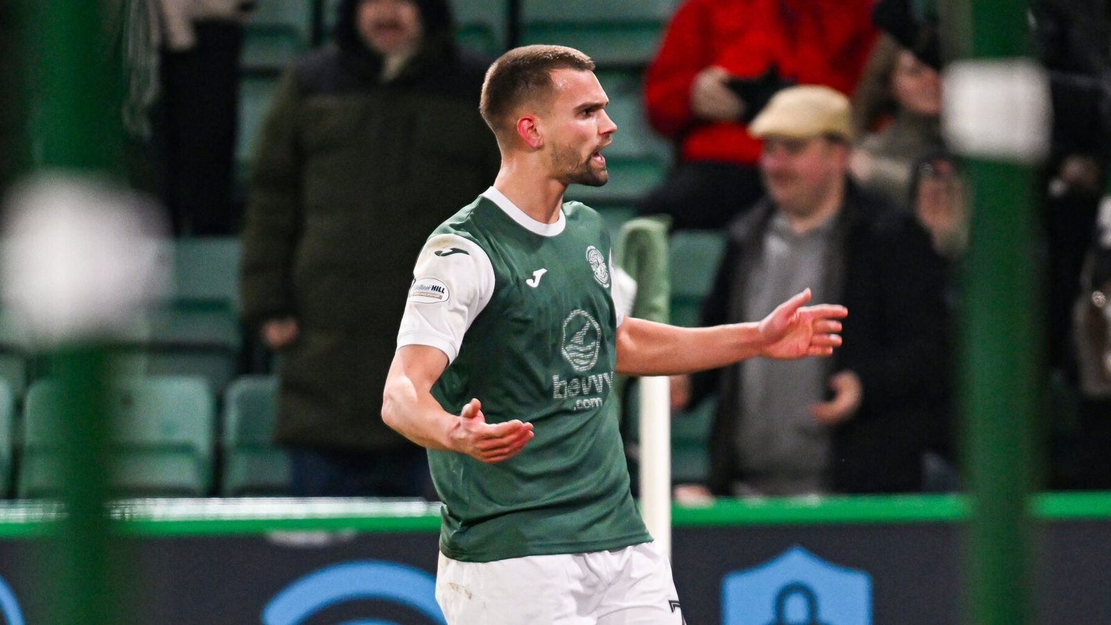 Hibernian 3-2 Dundee United: Ante Suto's last-minute winner secures ...