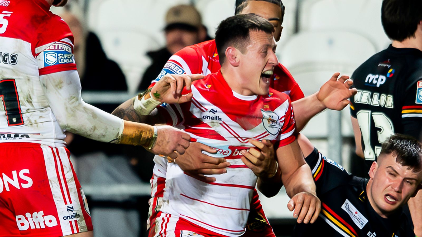 Super League: Wigan Warriors continue perfect start with away win at ...