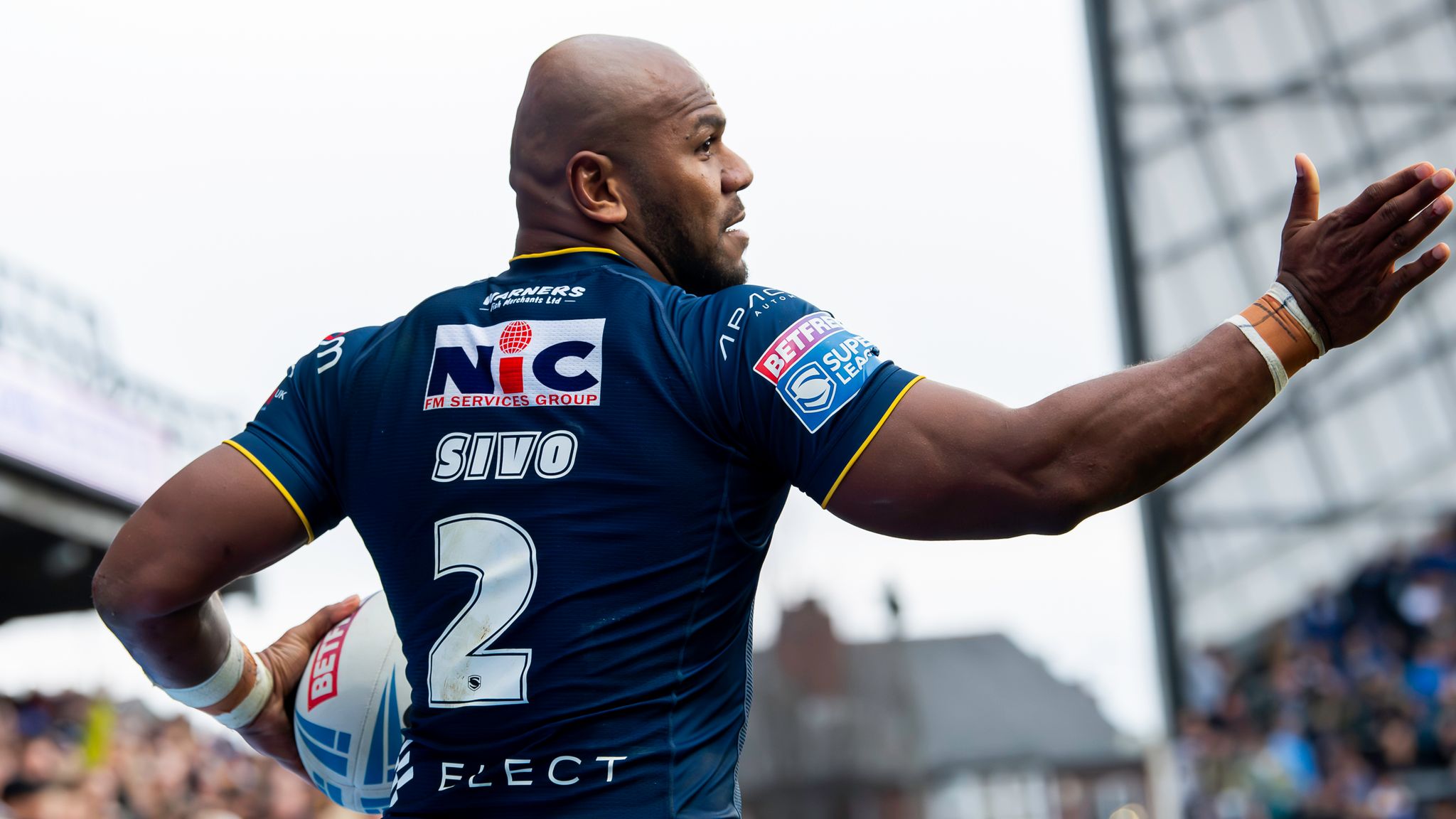 Super League: Maika Sivo hat-trick takes Leeds to win over Castleford ...