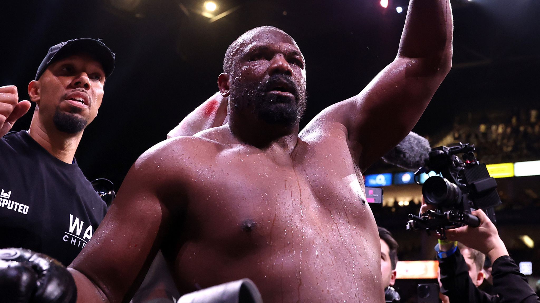 Deontay Wilder beats Derek Chisora by split decision in thriller as ...