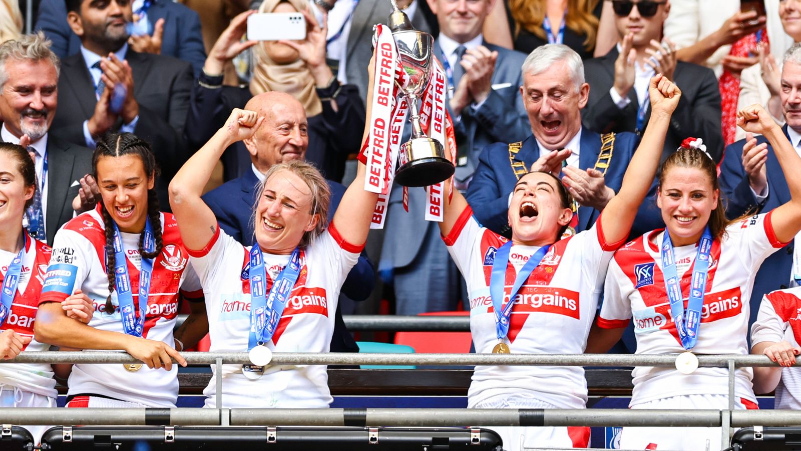 St Helens women's trailblazers Jodie Cunningham and Emily Rudge ...
