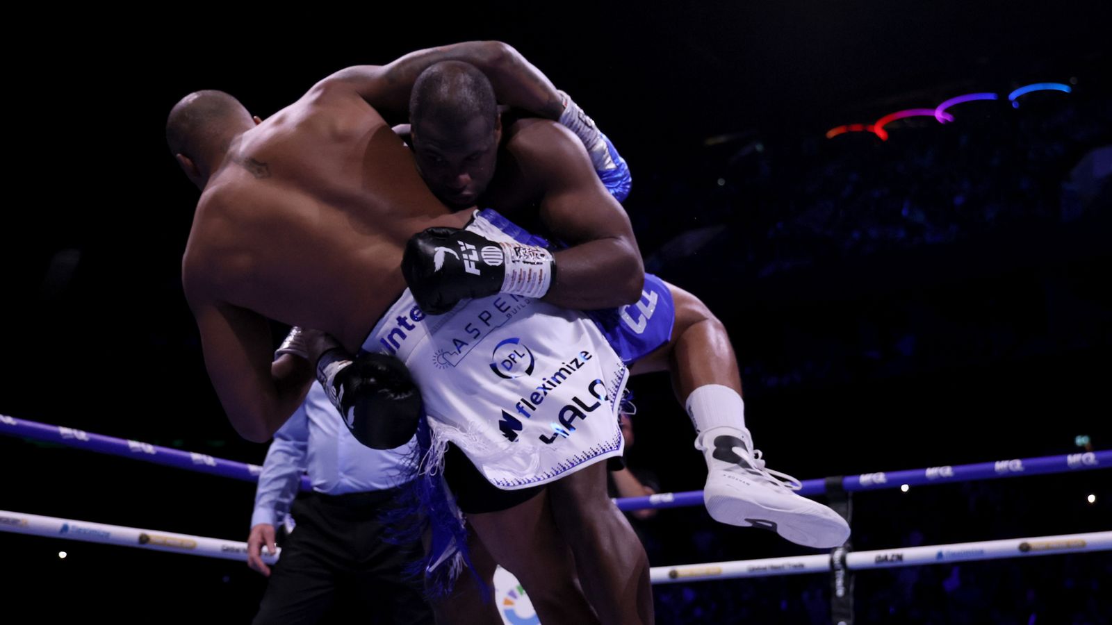 Daniel Dubois beats Fabio Wardley to become WBO heavyweight champion in ...