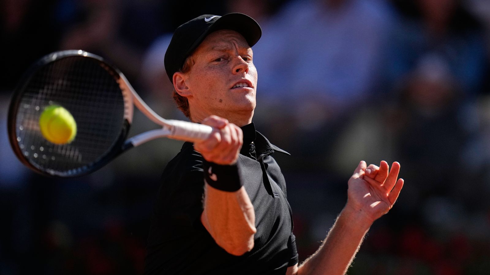 Italian Open: Iga Swiatek breezes past Naomi Osaka as Jannik Sinner ...