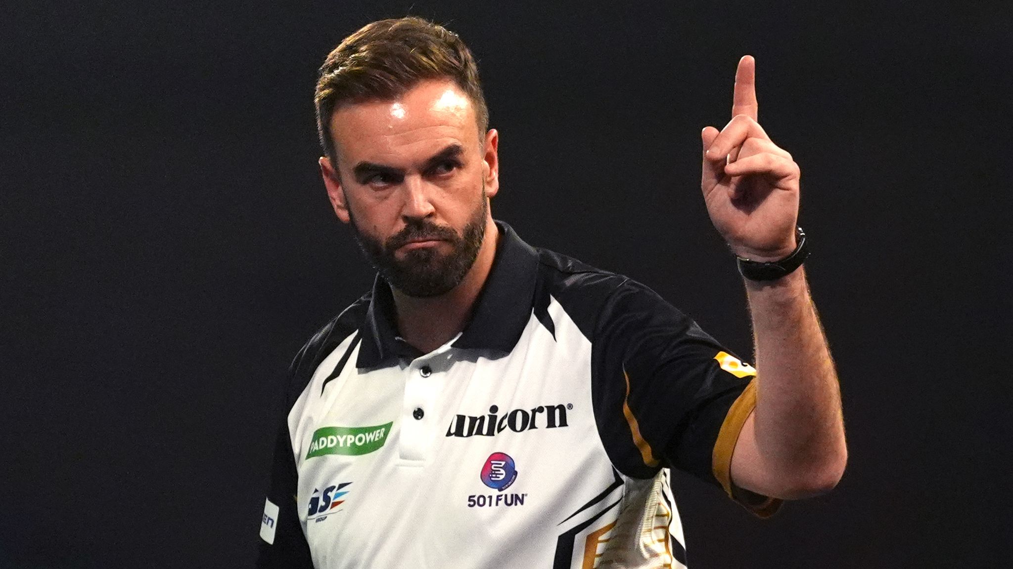 International Darts Open: Ross Smith beats Ryan Searle to maiden ...