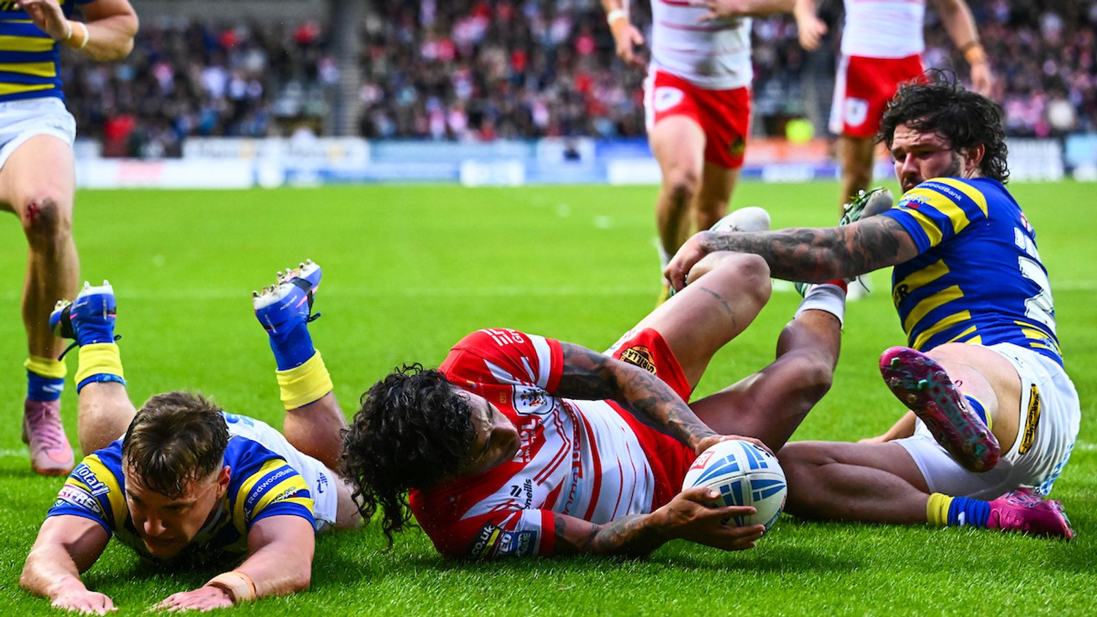 Super League: Warrington Wolves go top with win at St Helens after ...