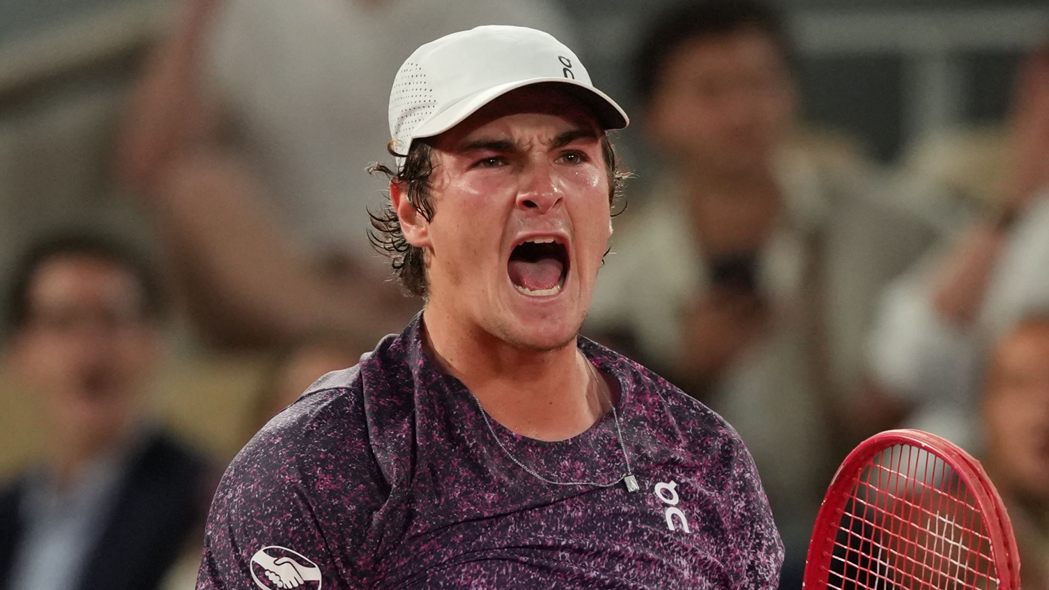 French Open: Iga Swiatek crashes out in fourth round as 19-year-old ...