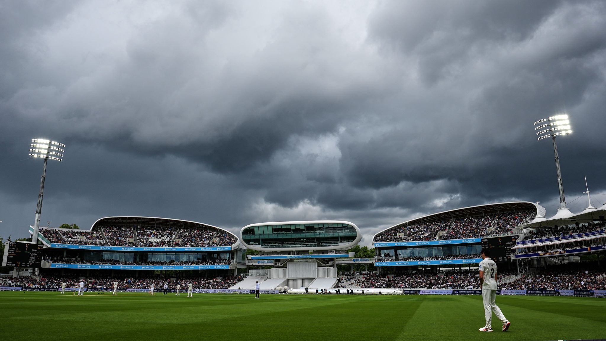 England vs New Zealand: Pundits and cricket fans baffled as lunch taken ...